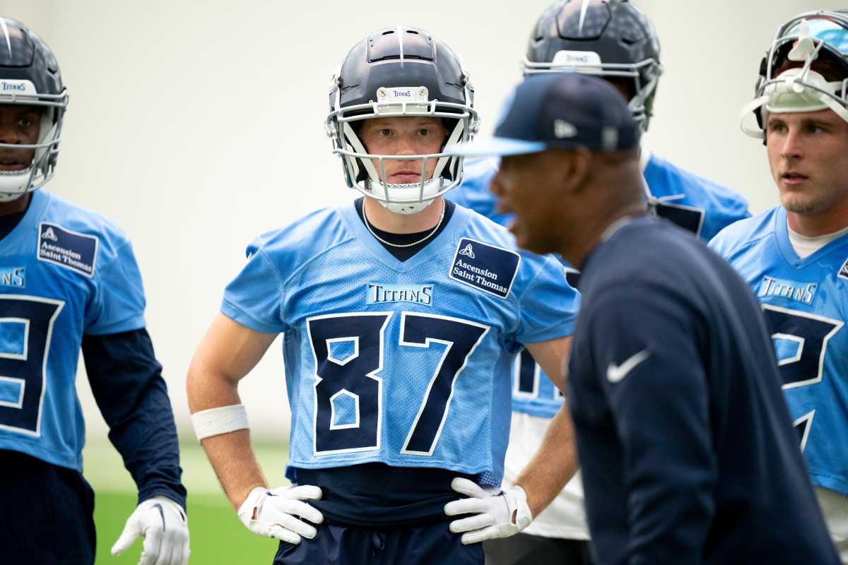 Tennessee Titans assistant coach Tyke Tolbert taking cover for ...