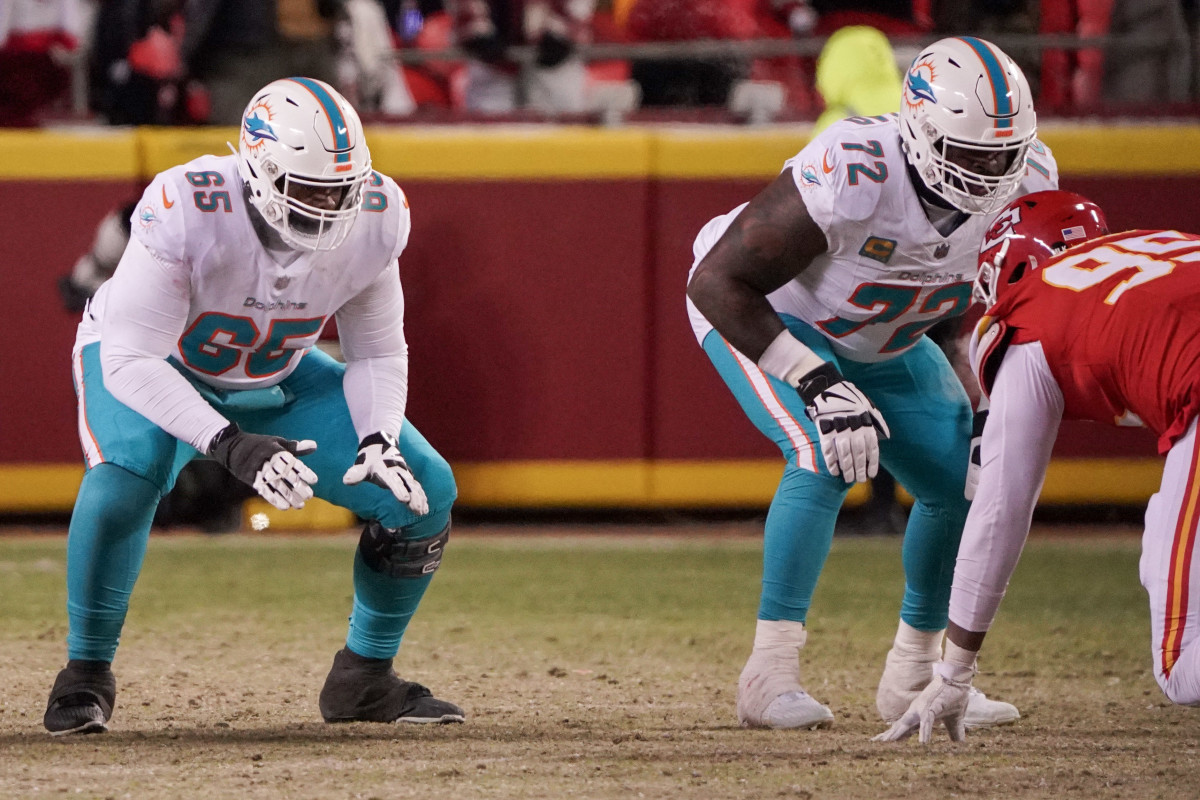 5 questions about Miami's offensive line heading into 2024 training camp