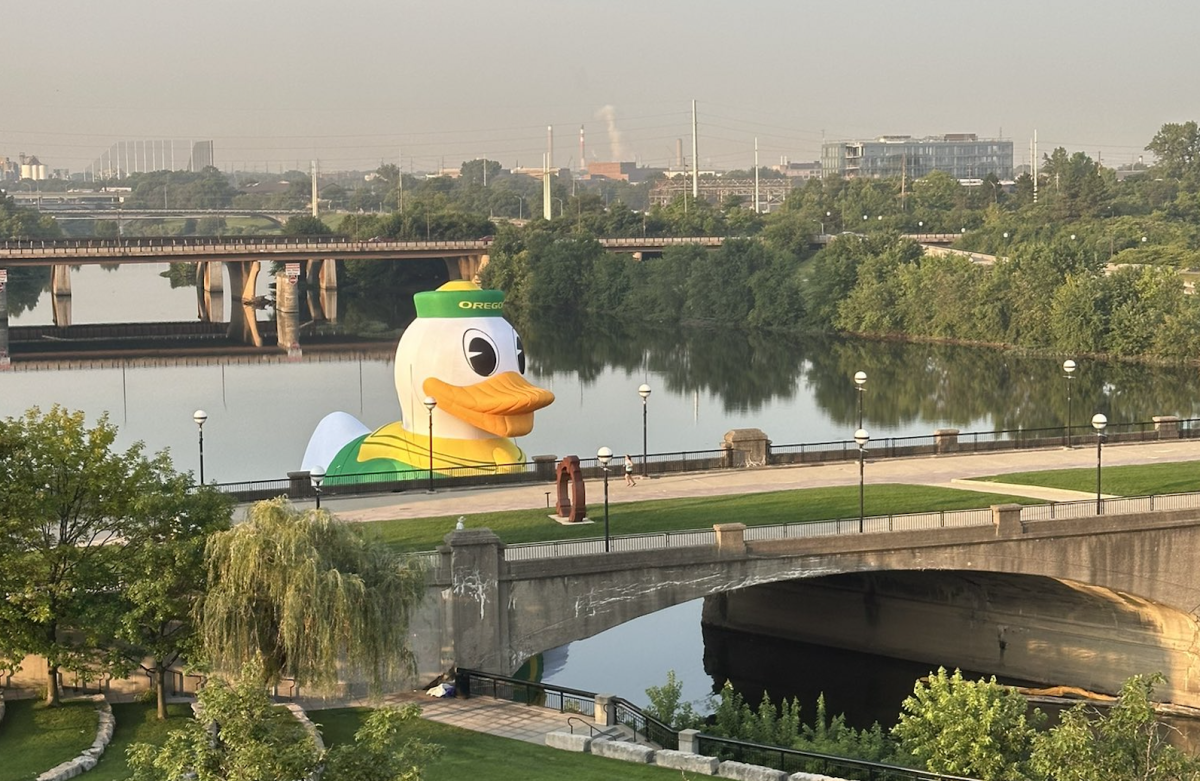 Oregon Ducks send the flagship of their navy to invade Big Ten Media ...
