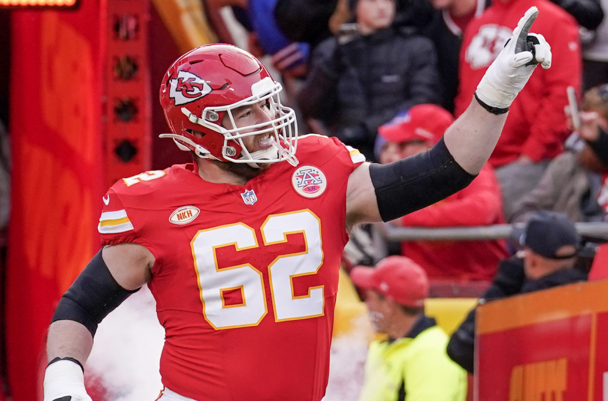 OL Joe Thuney becomes first Kansas City Chiefs player since QB Patrick ...