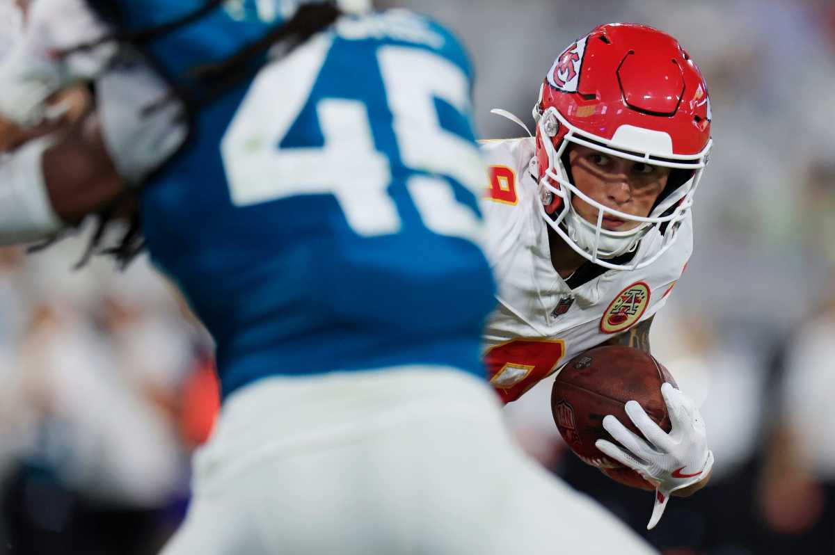 Jaguars sign former Chiefs RB and Welsh rugby star Louis Rees-Zammit to ...