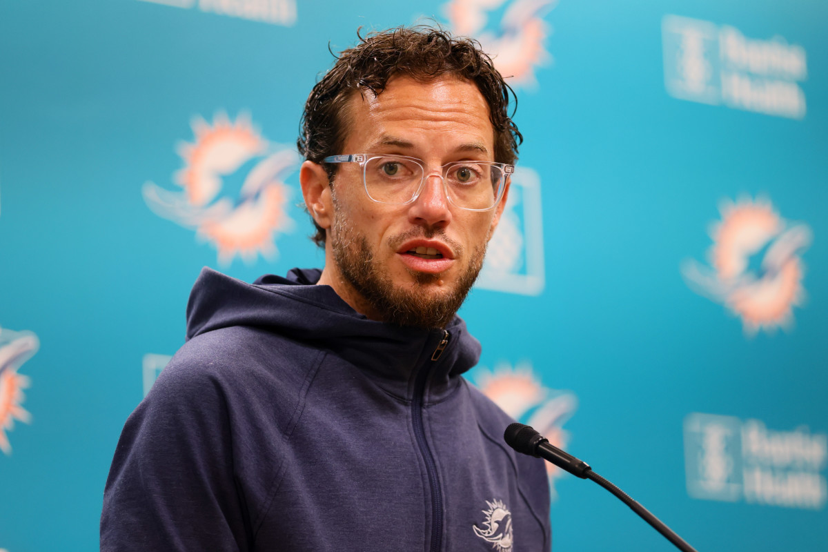 Mike McDaniel gives update on plans to play Dolphins' starters on ...