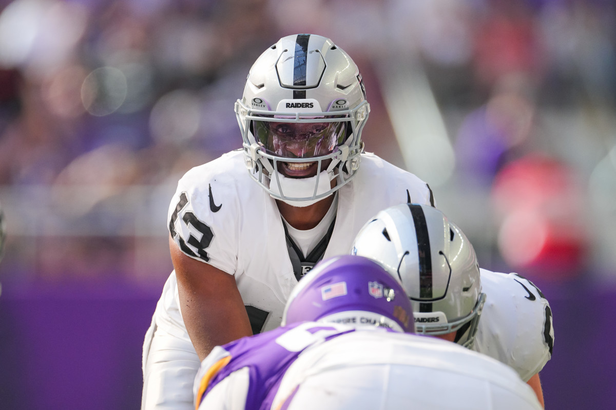 Former Oregon Ducks quarterback is beaten out by one of the worst QBs ...