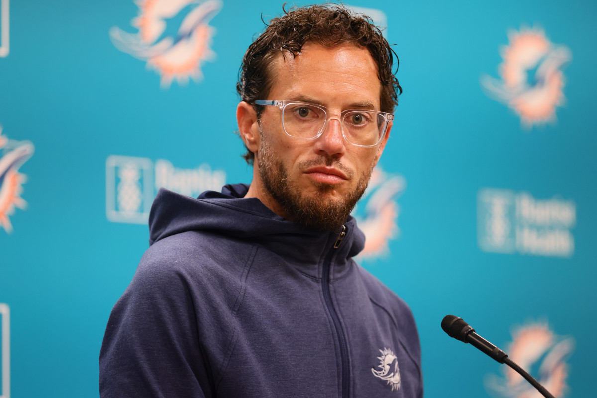 Mike McDaniel gives a discouraging update on surging Miami Dolphins ...