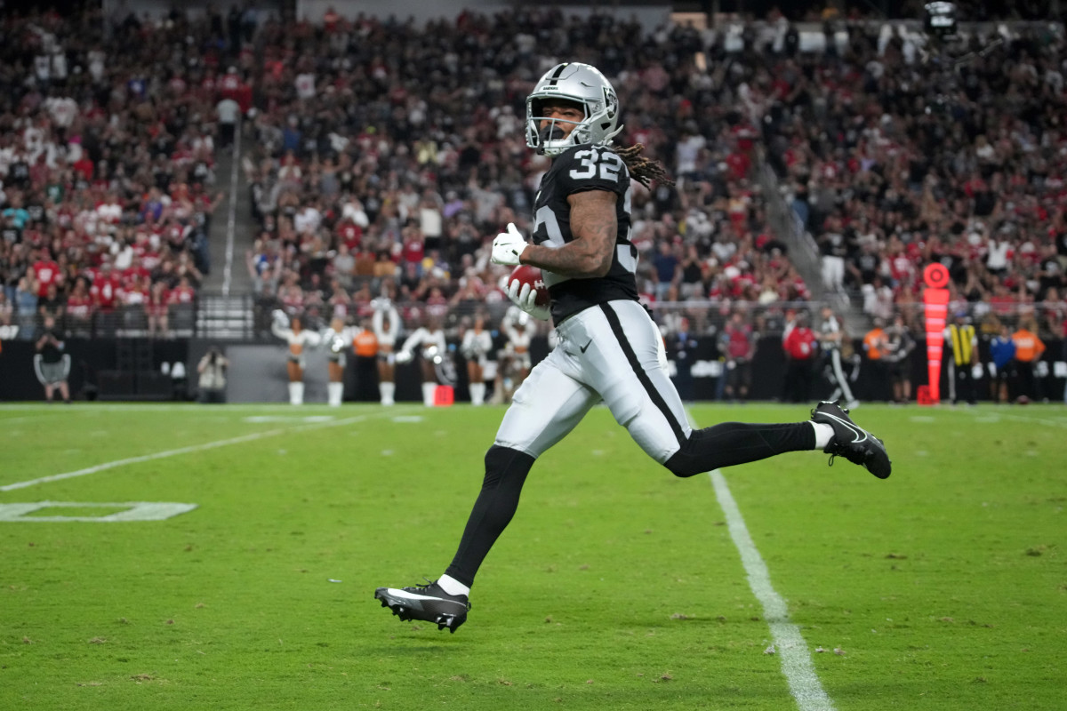 Two college football teams just did what the Las Vegas Raiders couldn't ...