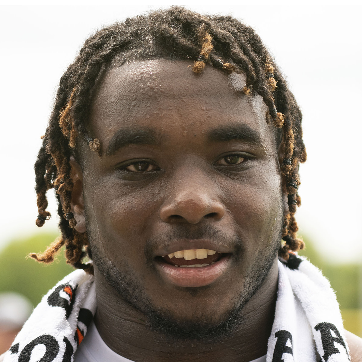 Miami Dolphins C Aaron Brewer spills the beans on his mysterious hand ...