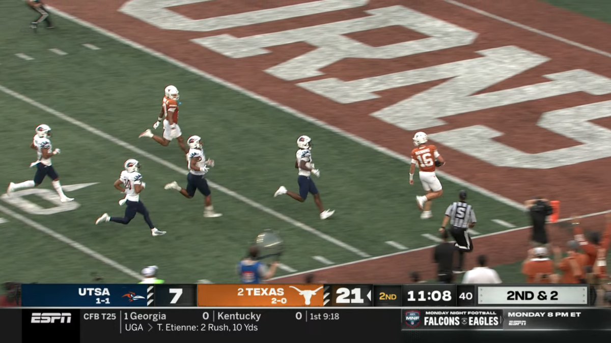 Arch Manning immediately shows off the thing that will separate him ...