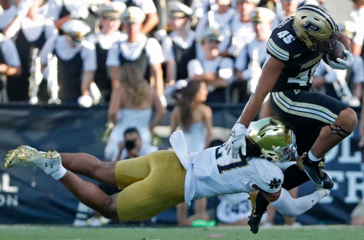 Notre Dame freshman linebacker Kyngstonn Viliamu-Asa isn't just the ...