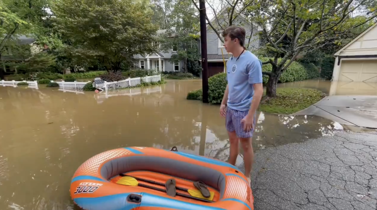 Georgia fan rescues buddy from Atlanta flooding with blow up raft so ...