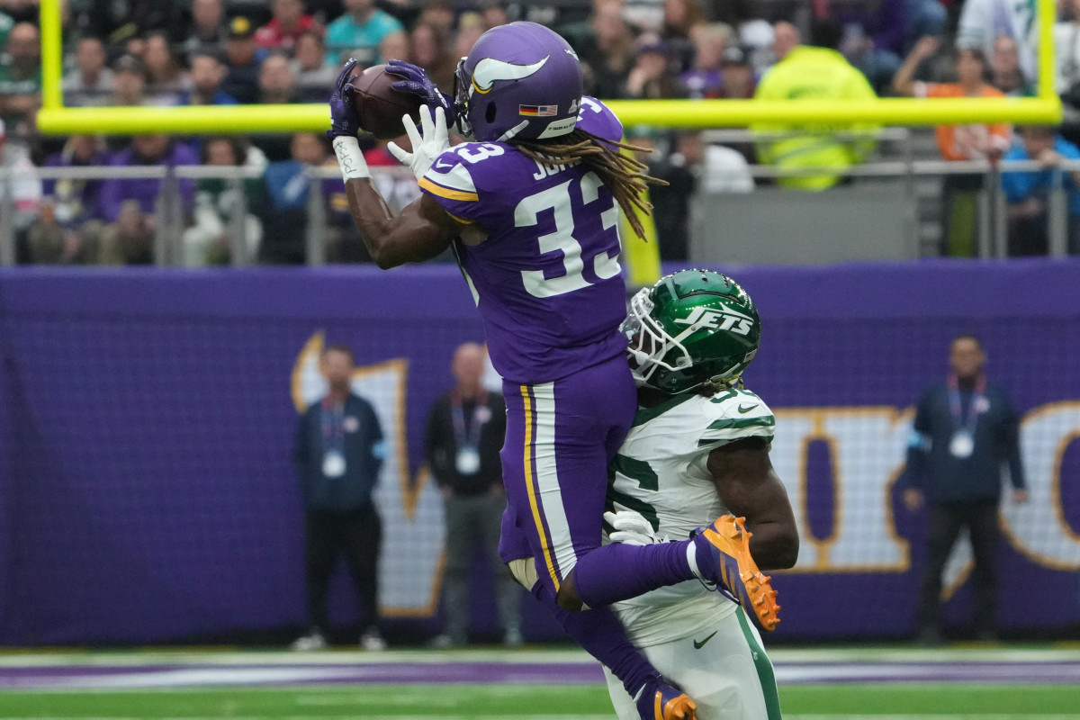 Kevin O'Connell updates status of Vikings RB Aaron Jones' hip injury ...