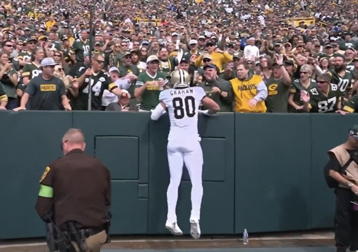 Saints TE Jimmy Graham trolls Packers fans with hilarious TD celebration