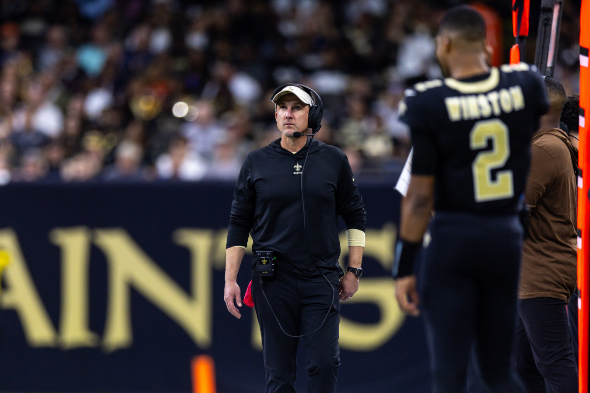 Saints lose Derek Carr, Marshon Lattimore, and more to injury in loss ...
