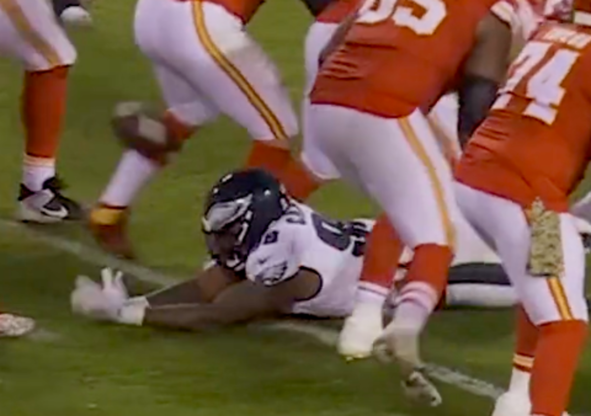 Eagles' Jalen Carter almost makes greatest play of all time vs. Chiefs