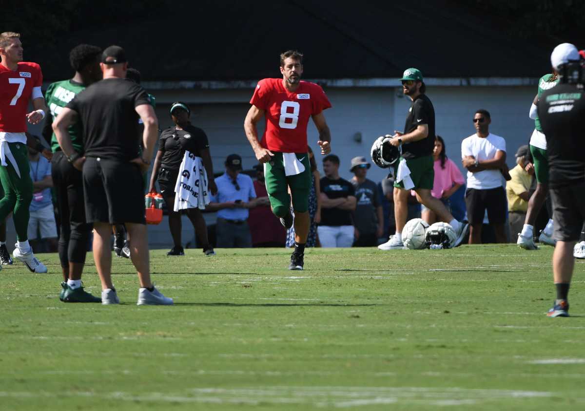 Video: Aaron Rodgers is back at practice for the Jets