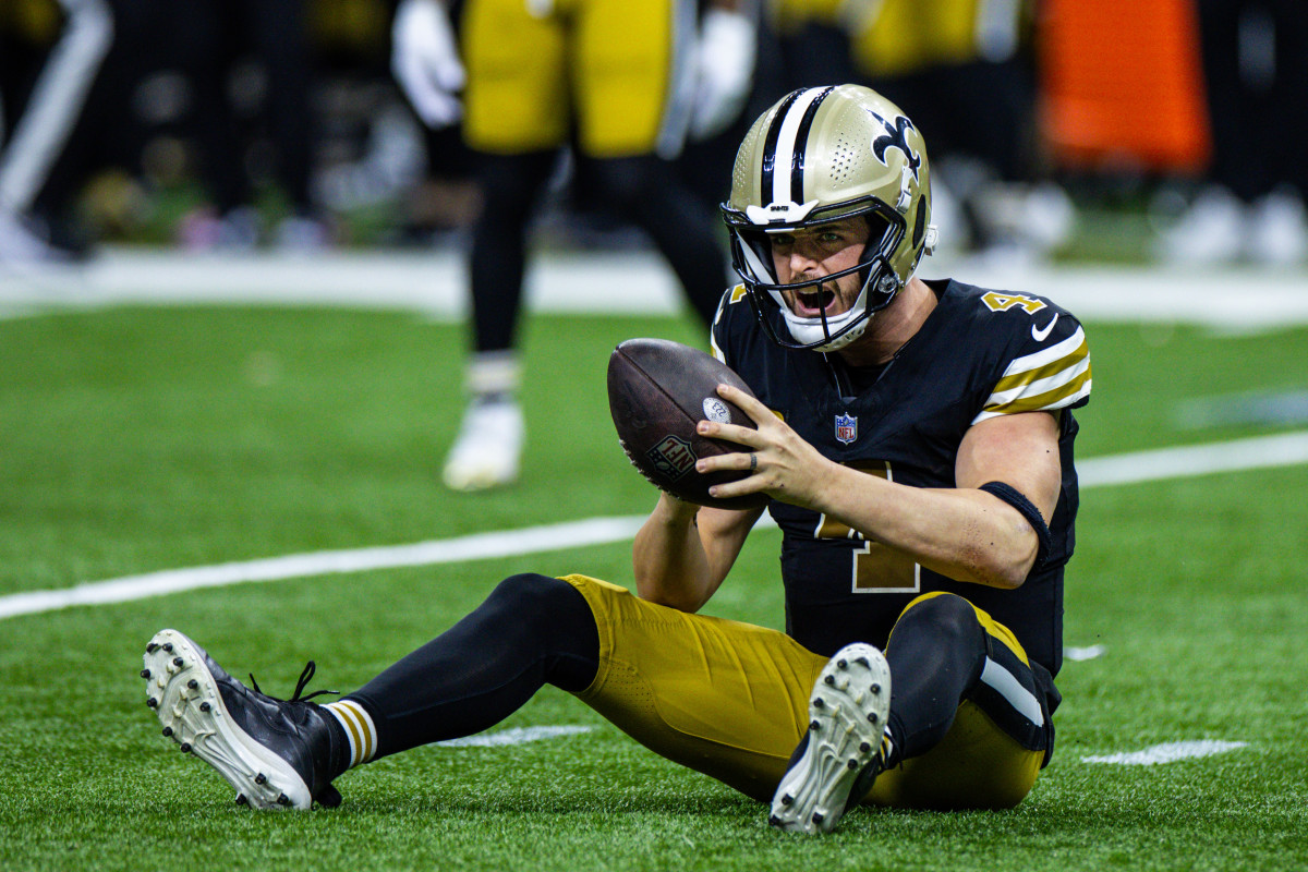 Saints QB Derek Carr reveals that he has three fractured ribs, among ...