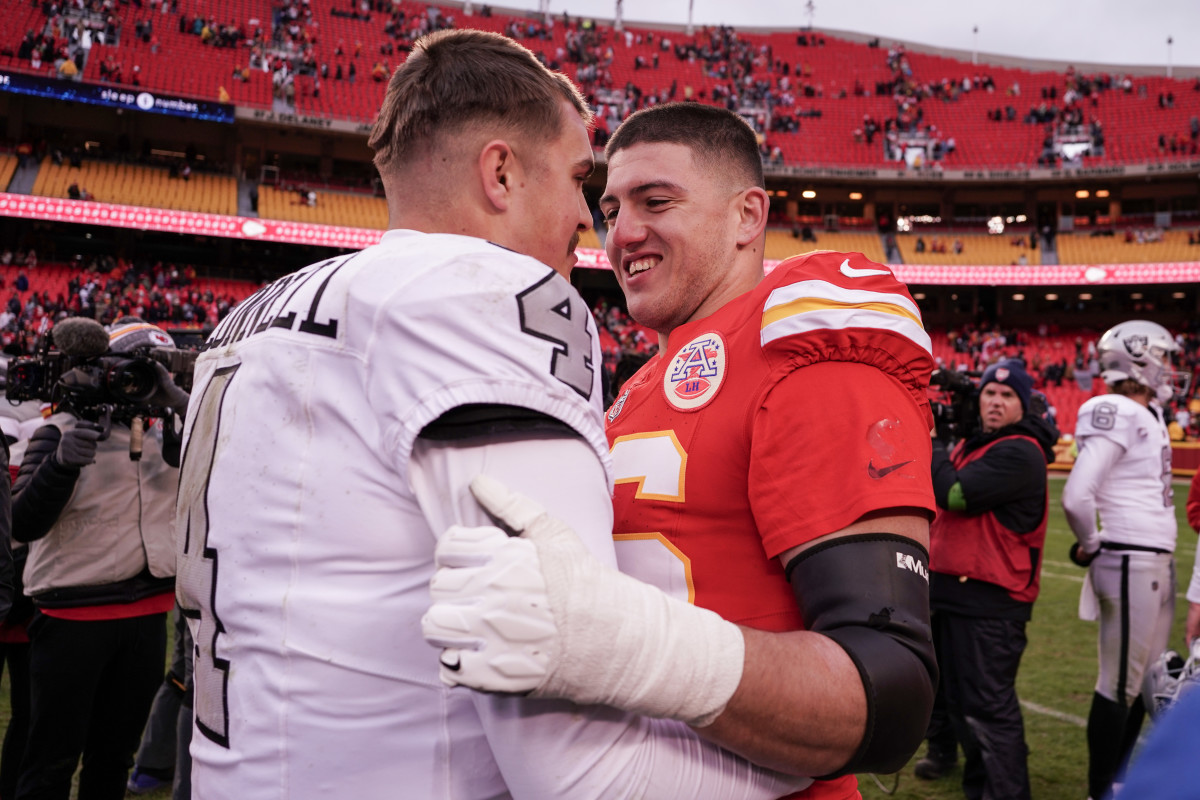 Chiefs' defense made Raiders HC Antonio Pierce give his QB backhanded compliment