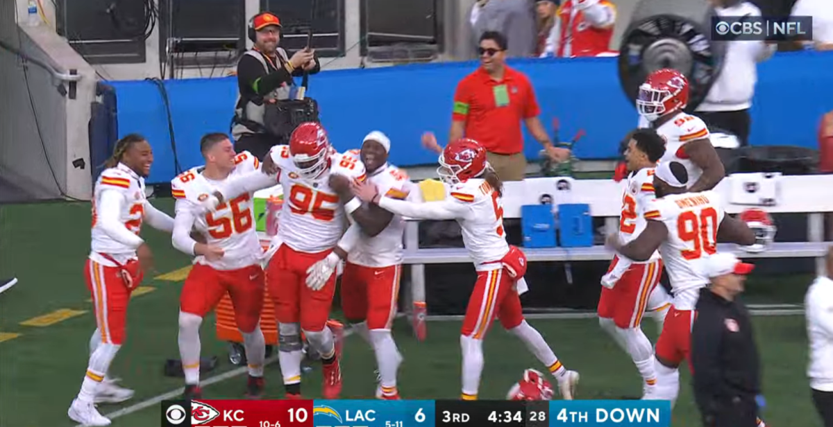 Kansas City Chiefs DT Chris Jones gets his million-dollar sack in Week 18