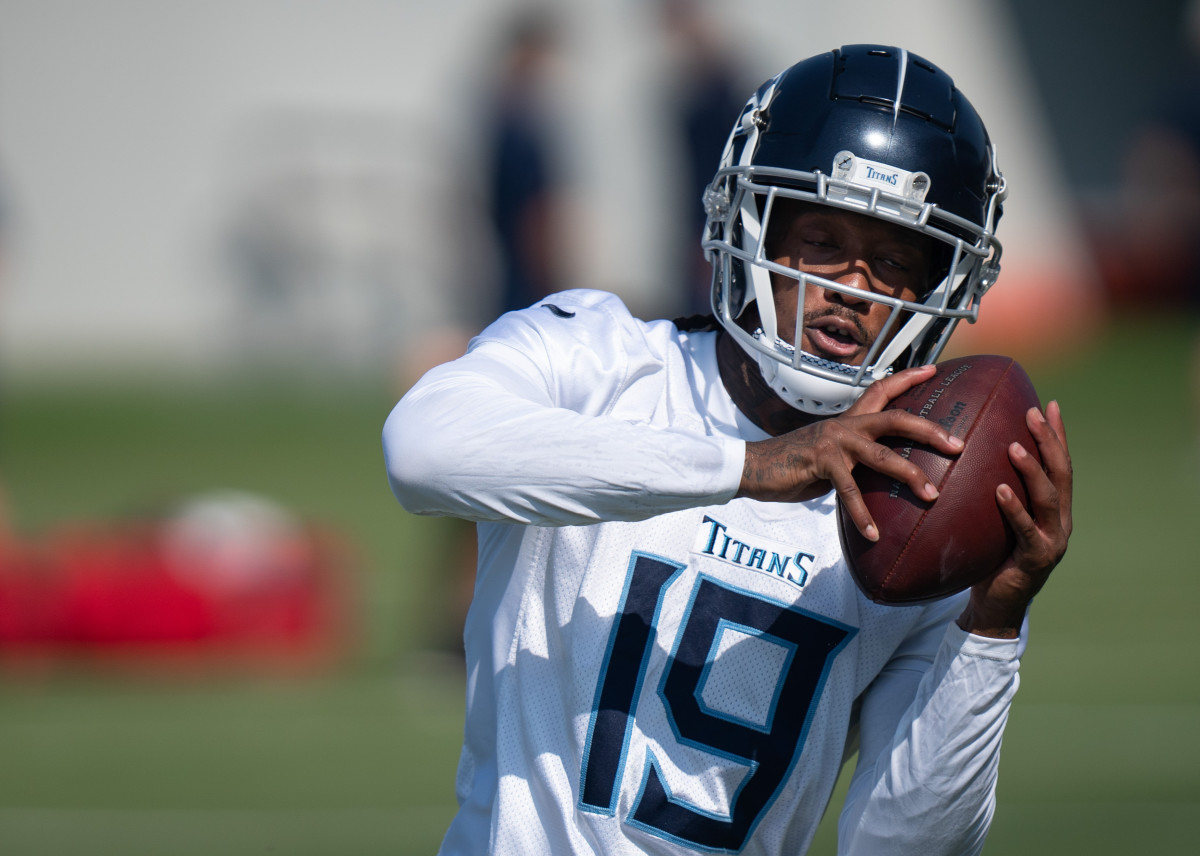 Kansas City Chiefs sign 4 players to reserve/future contracts