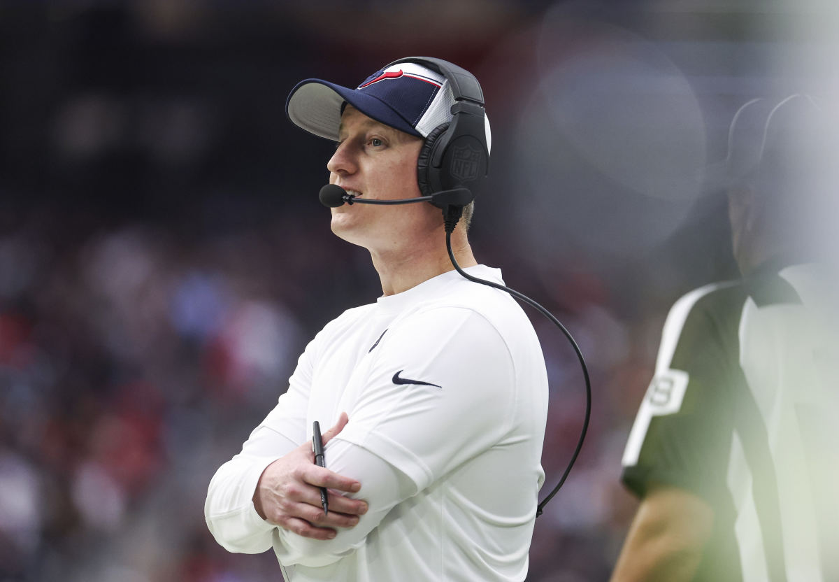 Bobby Slowik has obvious reasons to stay with Texans Bobby Slowik has obvious reasons to stay with Texans