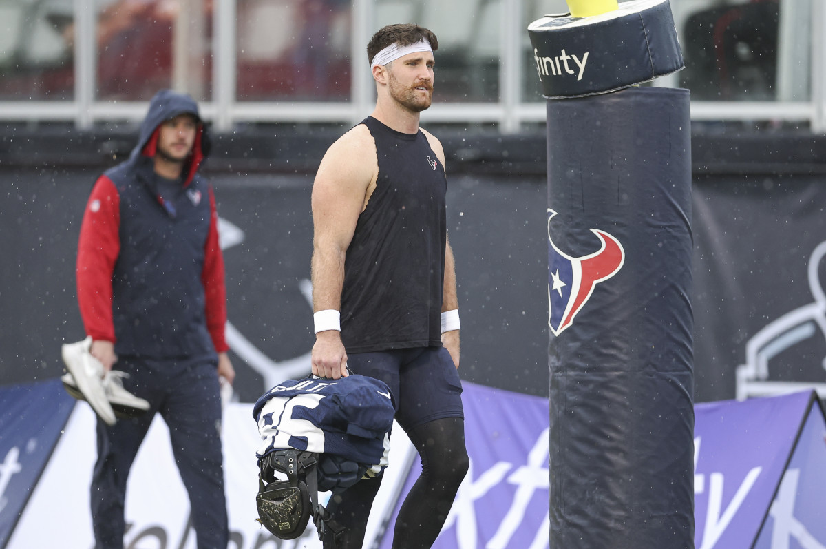 Texans are 'grinding' to get a key pass catcher more involved on the ...