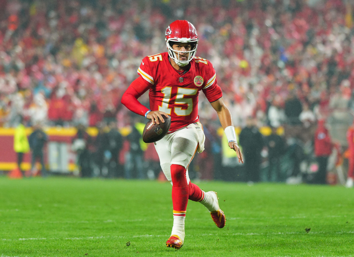 All eyes on QB Patrick Mahomes' ankle with Chiefs' first injury report ...