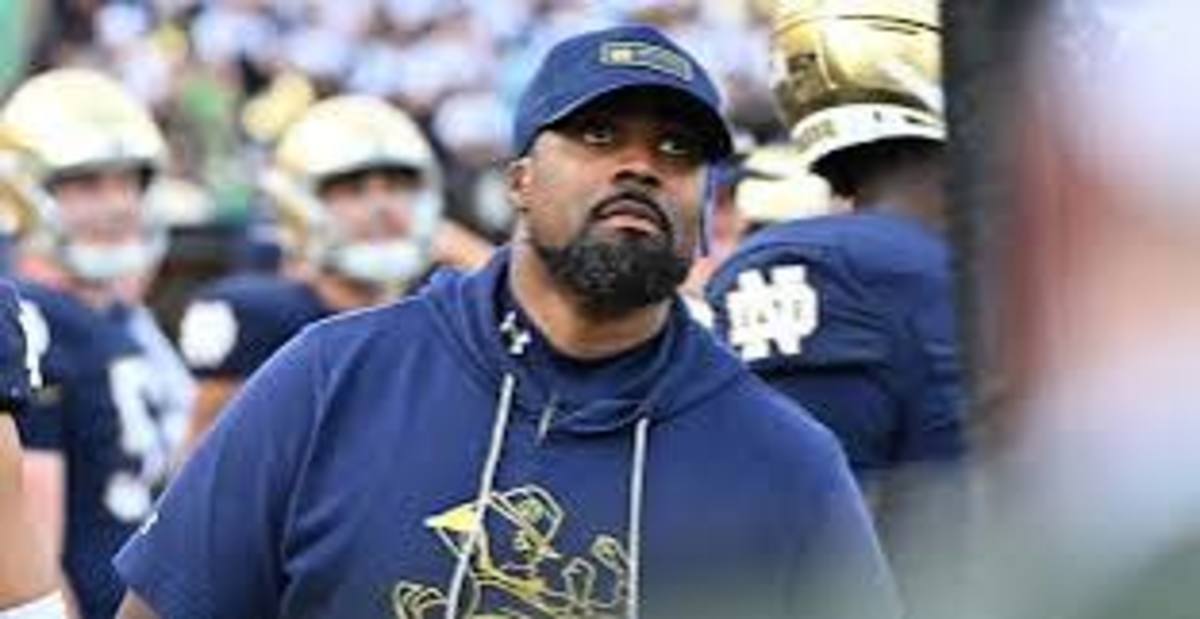 Notre Dame football makes top group for Five-Star pass rusher, and Al ...