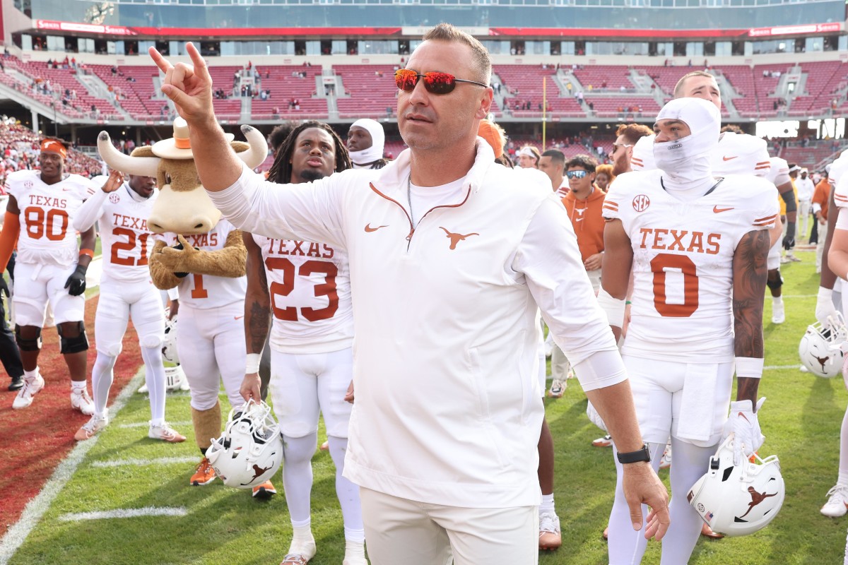 Steve Sarkisian reminds Texas football players these are the moments ...
