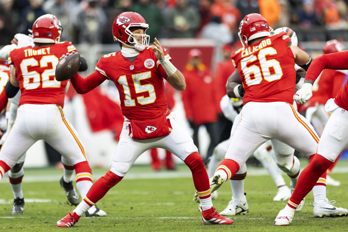 Patrick Mahomes gives Chiefs offensive line an incredible sweet early ...