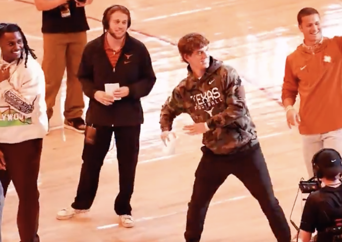 Watch Arch Manning enjoying his celebrity status during Longhorns ...