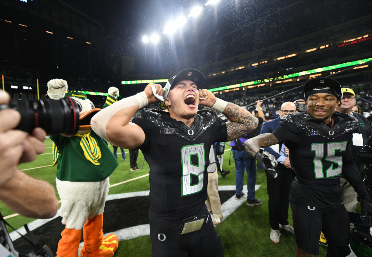 Dillon Gabriel details exactly what will make Ducks teammate Tez ...