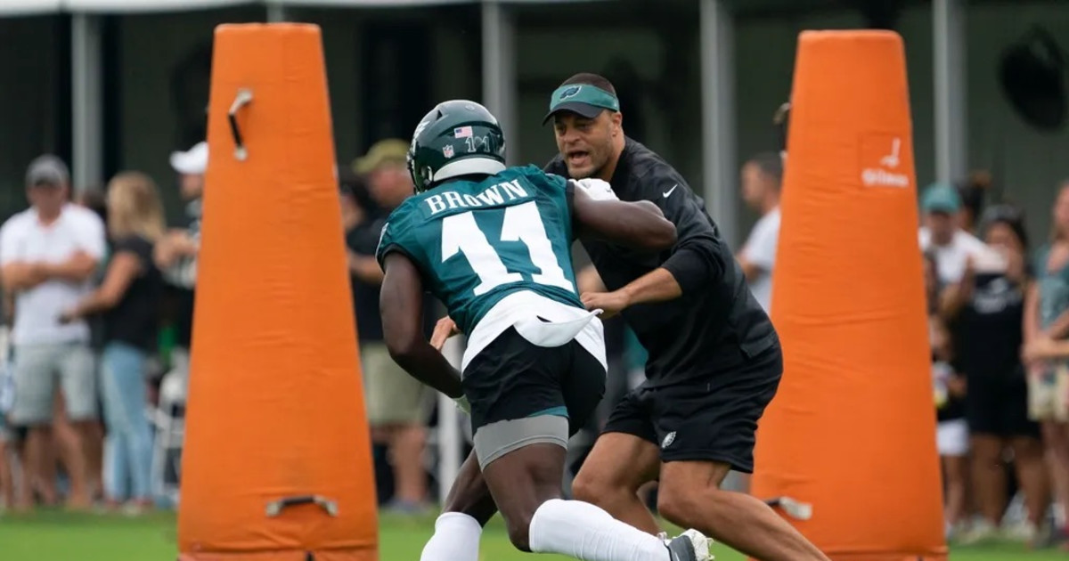 Eagles to retain wide receivers coach Aaron Moorehead - A to Z Sports