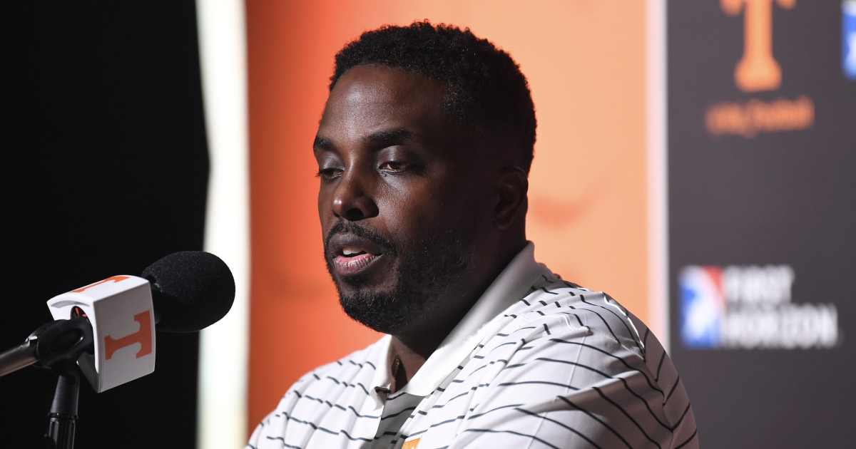 Tennessee Vols DC Tim Banks makes strong statement about new LBs coach ...