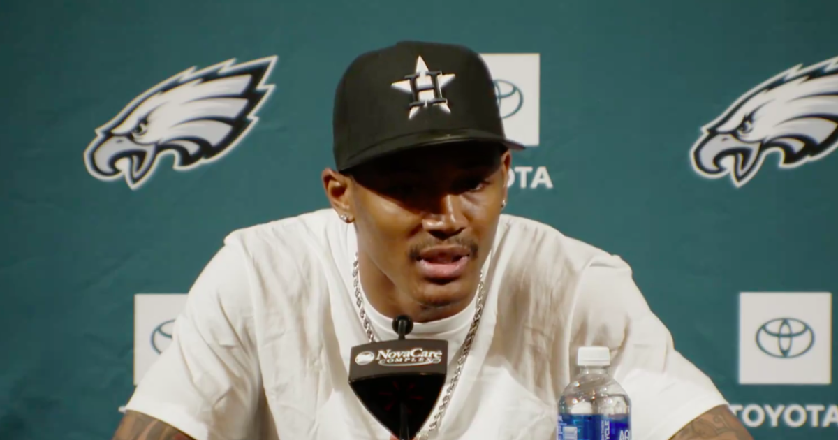 Eagles' DeVonta Smith shouts out fans after signing contract extension ...