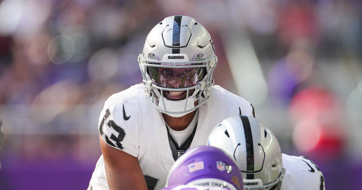 Former Oregon Ducks quarterback is beaten out by one of the worst QBs ...