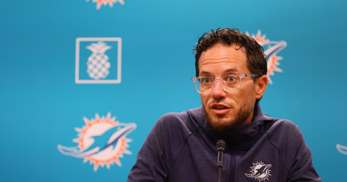 Mike McDaniel makes a strong statement on the record regarding swirling ...