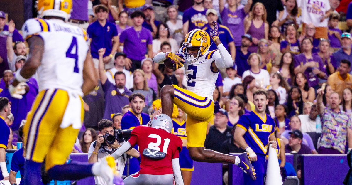 LSU Tigers have their hands full against South Carolina with key wide ...