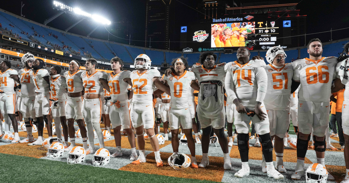 Pair of Tennessee Vols players earn fun honor after dominant win ...