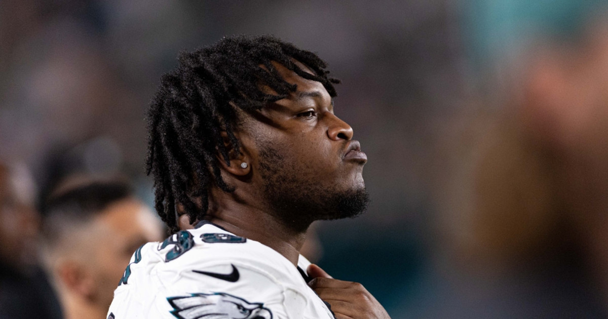 Eagles' rookie Jalen Carter pancakes Dolphins' LG Isaiah Wynn - A to Z ...