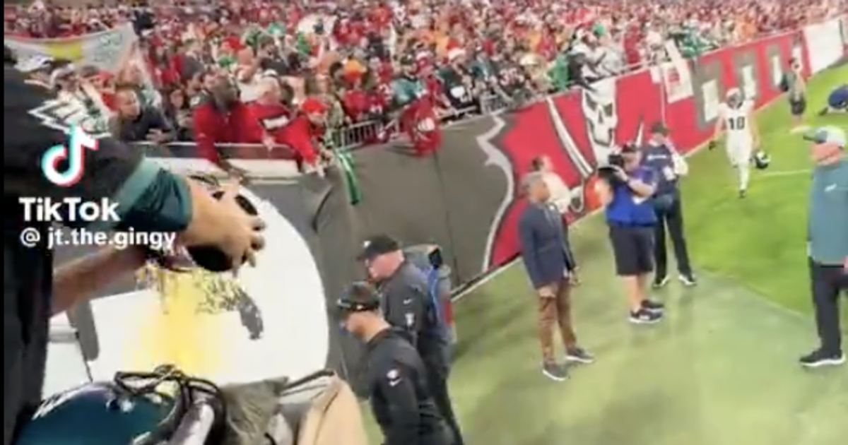 Eagles fans throw popcorn at Nick Sirianni after playoff loss to ...