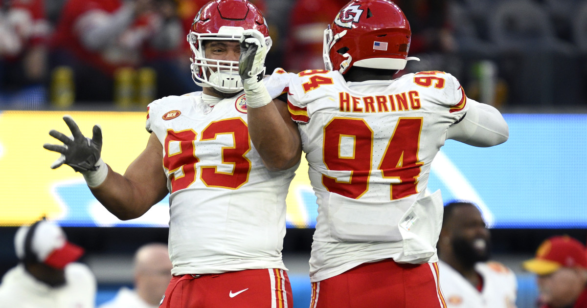 Chiefs Roster Moves: Mike Pennel, Matt Dickerson elevated from practice ...