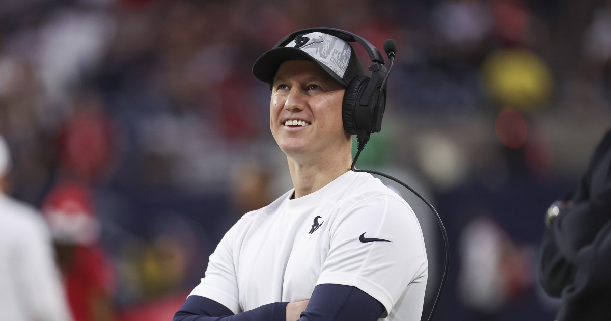 Texans OC Bobby Slowik continues strong push to become NFL head coach ...