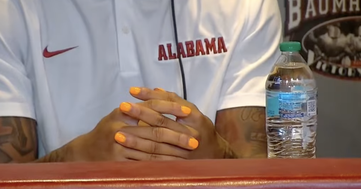 Alabama WR Ryan Williams says he didn't paint his nails orange for the ...