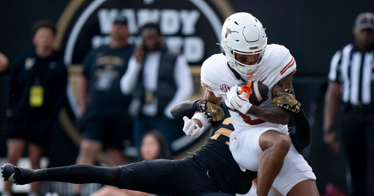 Texas WR DeAndre Moore channels what he learned from Jordan Whittington ...