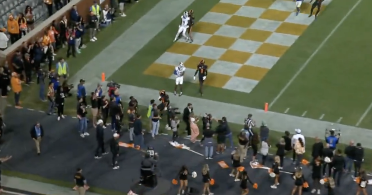 Tennessee baseball coach Tony Vitello hilariously goes viral during ...