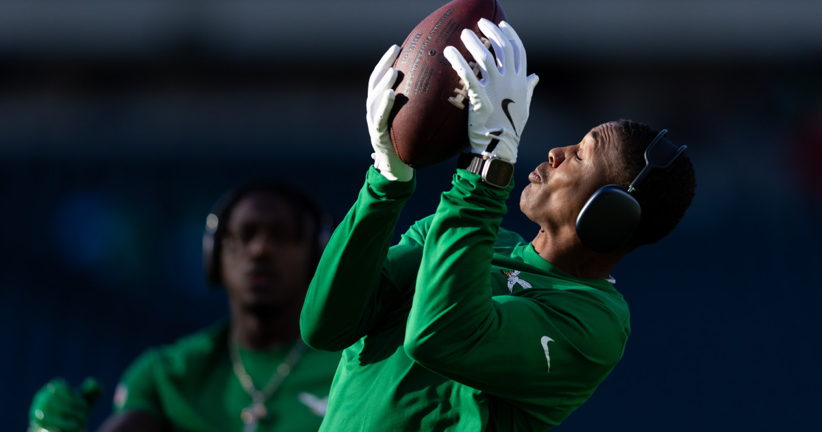 Eagles' DeVonta Smith continues to miss practice ahead of Week 12 road match vs Rams - A to Z Sports