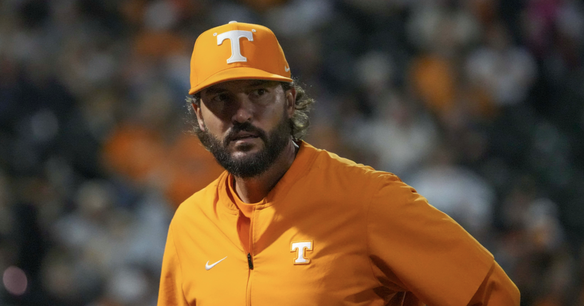 Tennessee Vols baseball coach Tony Vitello goes viral for the outfit he ...