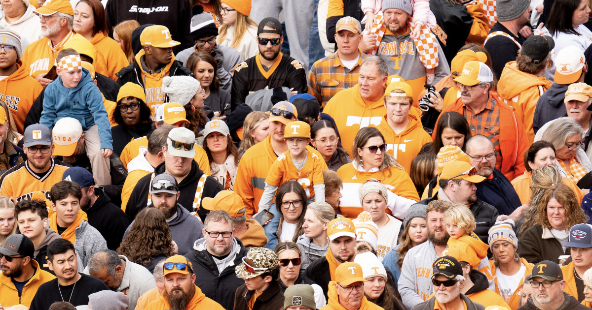 Tennessee Vols fans go viral for an unexpected moment in Neyland ...