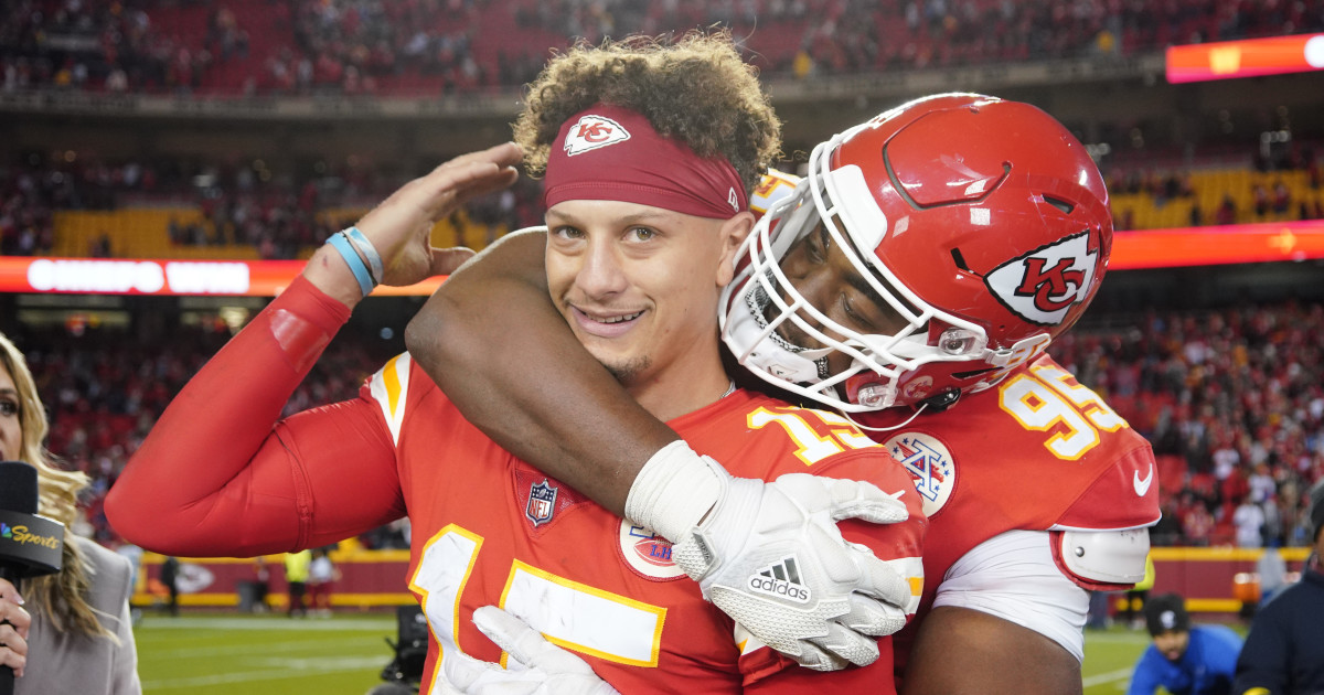 Patrick Mahomes vs. Chris Jones: Chiefs stars square off in start ...