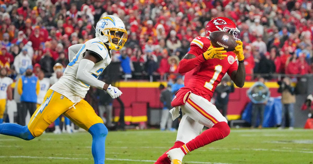 Chiefs' Xavier Worthy, Jaden Hicks shine with career-high snap counts ...
