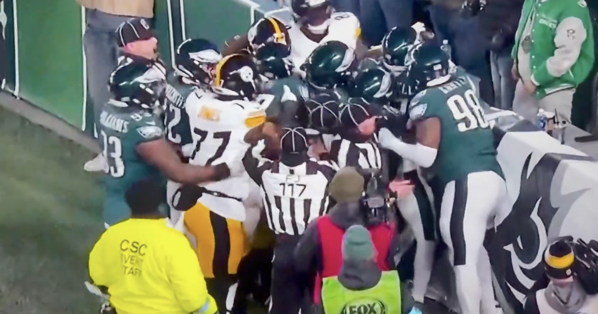 NFL referee explains controversial call during Eagles-Steelers sideline ...